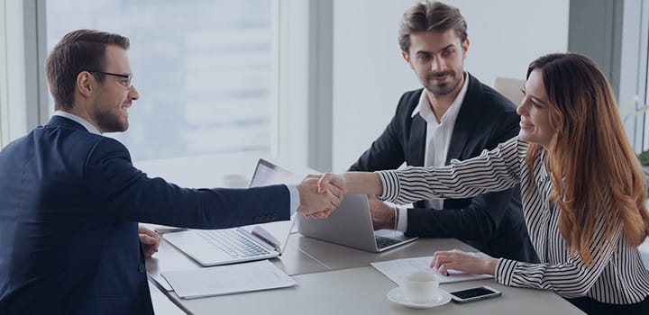 How to Choose Between Two Job Offers? Tips to Help You Decide the Right ...